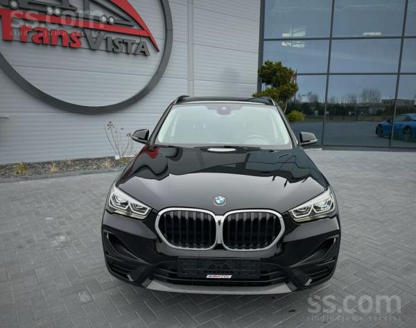 Black BMW X1 2021 in Telschi, with an engine capacity of 1.50 L and mileage of 209 thousand km for 16299 €, photo 2 on AUTOMOTO.COM.LV