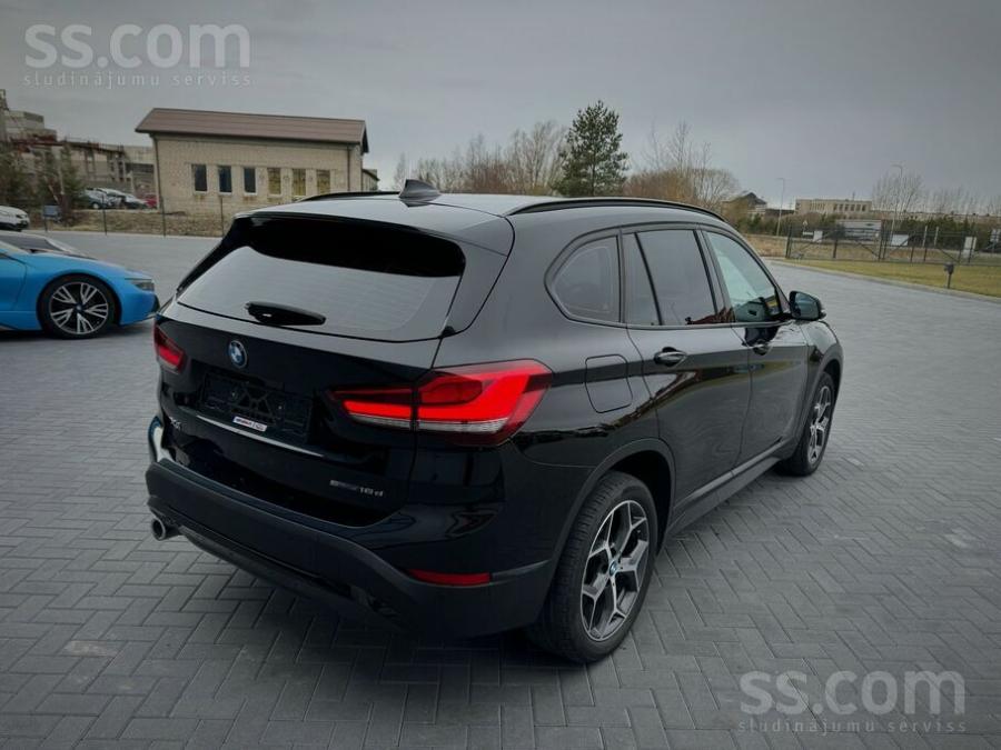 Black BMW X1 2021 in Telschi, with an engine capacity of 1.50 L and mileage of 209 thousand km for 16299 €, photo 6 on AUTOMOTO.COM.LV
