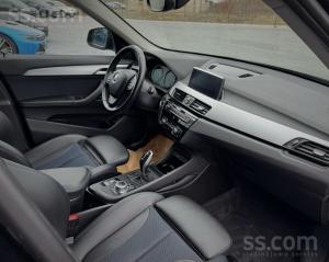 Black BMW X1 2021 in Telschi, with an engine capacity of 1.50 L and mileage of 209 thousand km for 16299 €, photo 8 on AUTOMOTO.COM.LV