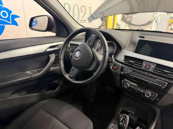 Black BMW X1 2021 in Panevezys, with an engine capacity of 2.00 L and mileage of 46 thousand km for 11500 €, photo 10 on AUTOMOTO.COM.LV