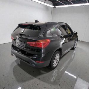 Black BMW X1 2021 in Vilnius, with an engine capacity of 1.50 L and mileage of 220 thousand km for 11798 €, photo 3 on AUTOMOTO.COM.LV
