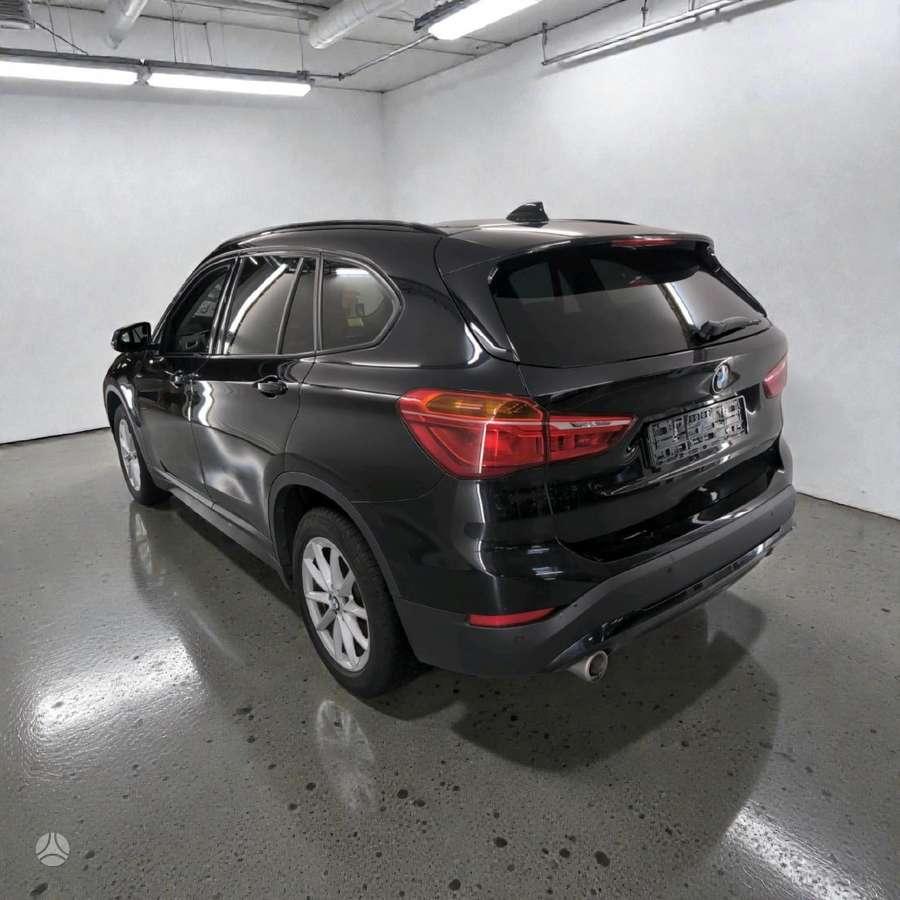 Black BMW X1 2021 in Vilnius, with an engine capacity of 1.50 L and mileage of 220 thousand km for 11798 €, photo 4 on AUTOMOTO.COM.LV
