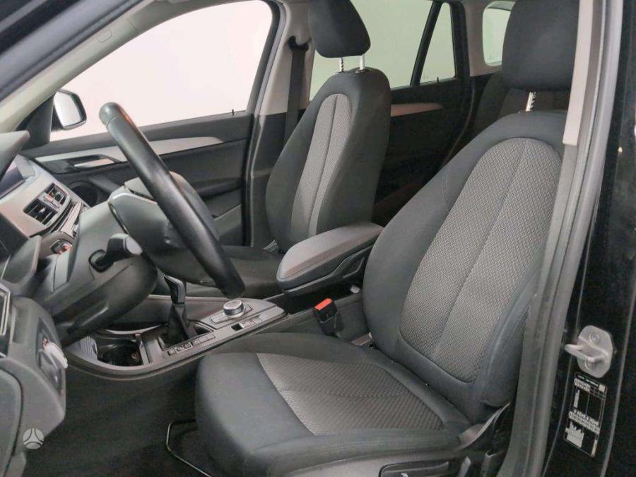 Black BMW X1 2021 in Vilnius, with an engine capacity of 1.50 L and mileage of 220 thousand km for 11798 €, photo 6 on AUTOMOTO.COM.LV