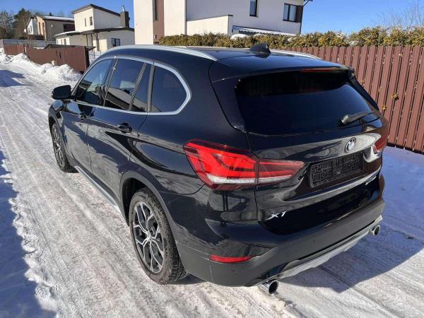 Black BMW X1 2021 in Vilnius, with an engine capacity of 2.00 L and mileage of 55 thousand km for 19900 €, photo 5 on AUTOMOTO.COM.LV