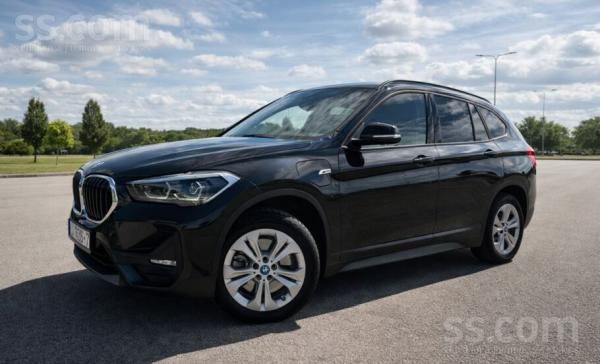 Black BMW X1 2021 in Riga, with an engine capacity of 1.50 L and mileage of 89 thousand km for 21500 €, photo 1 on AUTOMOTO.COM.LV
