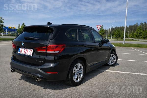 Black BMW X1 2021 in Riga, with an engine capacity of 1.50 L and mileage of 89 thousand km for 21500 €, photo 2 on AUTOMOTO.COM.LV