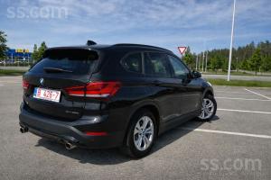 Black BMW X1 2021 in Riga, with an engine capacity of 1.50 L and mileage of 89 thousand km for 21500 €, photo 3 on AUTOMOTO.COM.LV