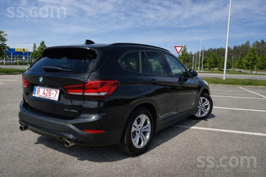 Black BMW X1 2021 in Riga, with an engine capacity of 1.50 L and mileage of 89 thousand km for 21500 €, photo 3 on AUTOMOTO.COM.LV