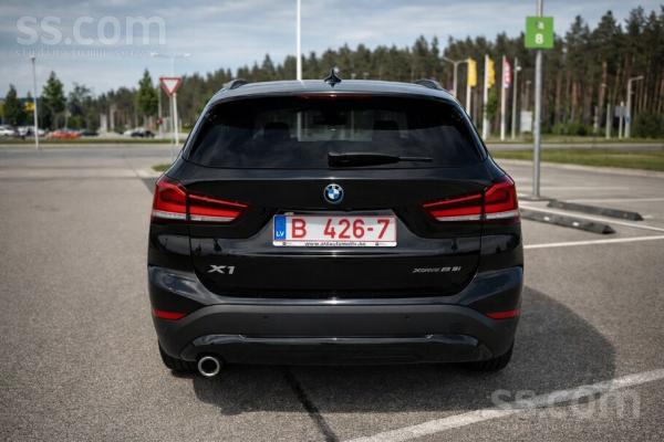 Black BMW X1 2021 in Riga, with an engine capacity of 1.50 L and mileage of 89 thousand km for 21500 €, photo 6 on AUTOMOTO.COM.LV