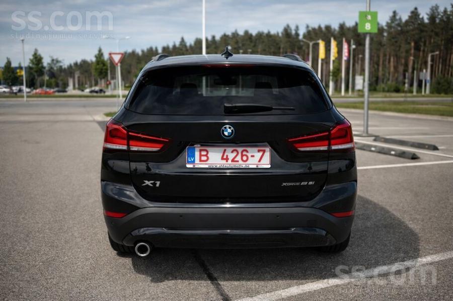 Black BMW X1 2021 in Riga, with an engine capacity of 1.50 L and mileage of 89 thousand km for 21500 €, photo 7 on AUTOMOTO.COM.LV