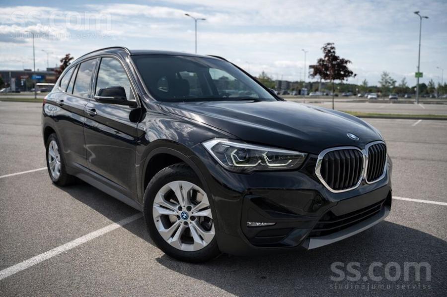 Black BMW X1 2021 in Riga, with an engine capacity of 1.50 L and mileage of 89 thousand km for 21500 €, photo 8 on AUTOMOTO.COM.LV
