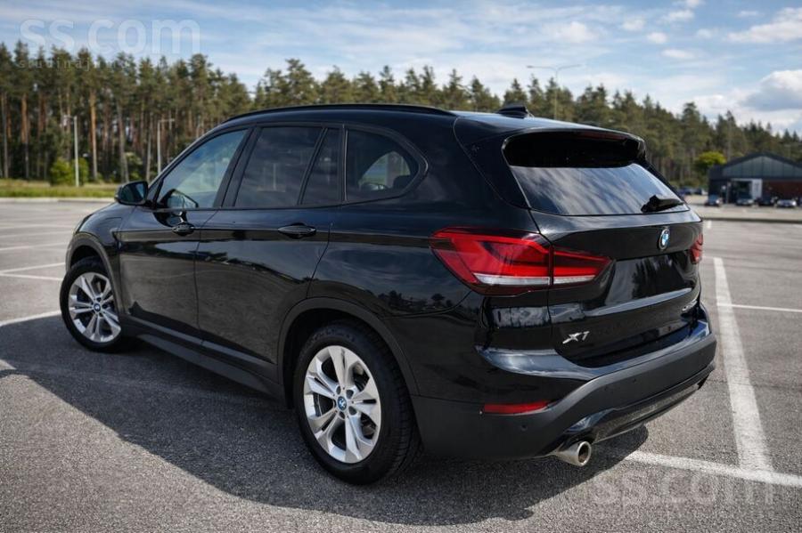 Black BMW X1 2021 in Riga, with an engine capacity of 1.50 L and mileage of 89 thousand km for 21500 €, photo 9 on AUTOMOTO.COM.LV