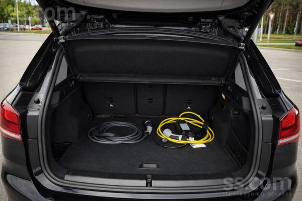 Black BMW X1 2021 in Riga, with an engine capacity of 1.50 L and mileage of 89 thousand km for 21500 €, photo 9 on AUTOMOTO.COM.LV