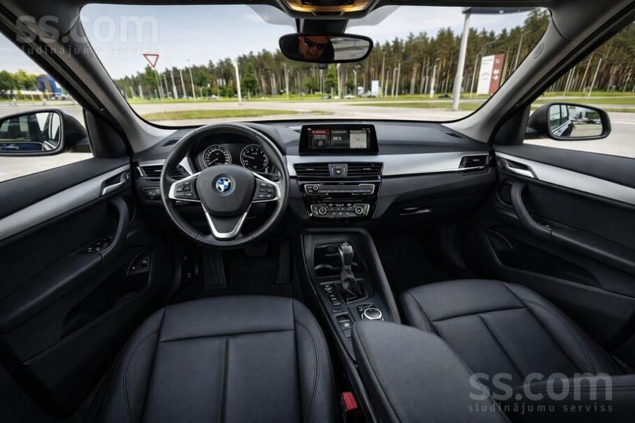 Black BMW X1 2021 in Riga, with an engine capacity of 1.50 L and mileage of 89 thousand km for 21500 €, photo 12 on AUTOMOTO.COM.LV