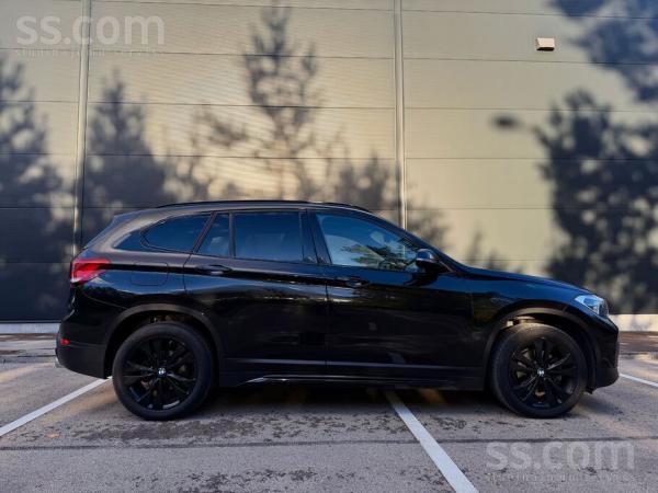 Black BMW X1 2021 in Riga, with an engine capacity of 2.00 L and mileage of 280 thousand km for 16999 €, photo 6 on AUTOMOTO.COM.LV
