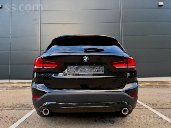 Black BMW X1 2021 in Riga, with an engine capacity of 2.00 L and mileage of 280 thousand km for 16999 €, photo 7 on AUTOMOTO.COM.LV