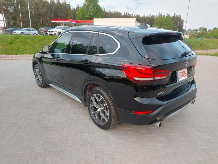 Black BMW X1 2021 in Vilnius, with an engine capacity of 2.00 L and mileage of 98 thousand km for 19500 €, photo 7 on AUTOMOTO.COM.LV