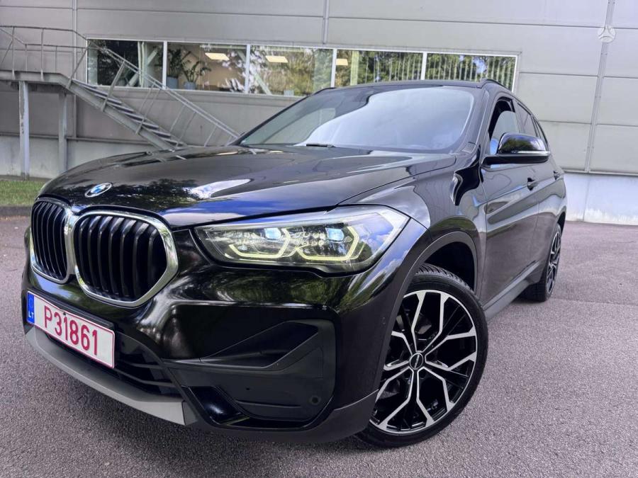 Black BMW X1 2021 in Alytus, with an engine capacity of 2.00 L and mileage of 339 thousand km for 13350 €, photo 3 on AUTOMOTO.COM.LV