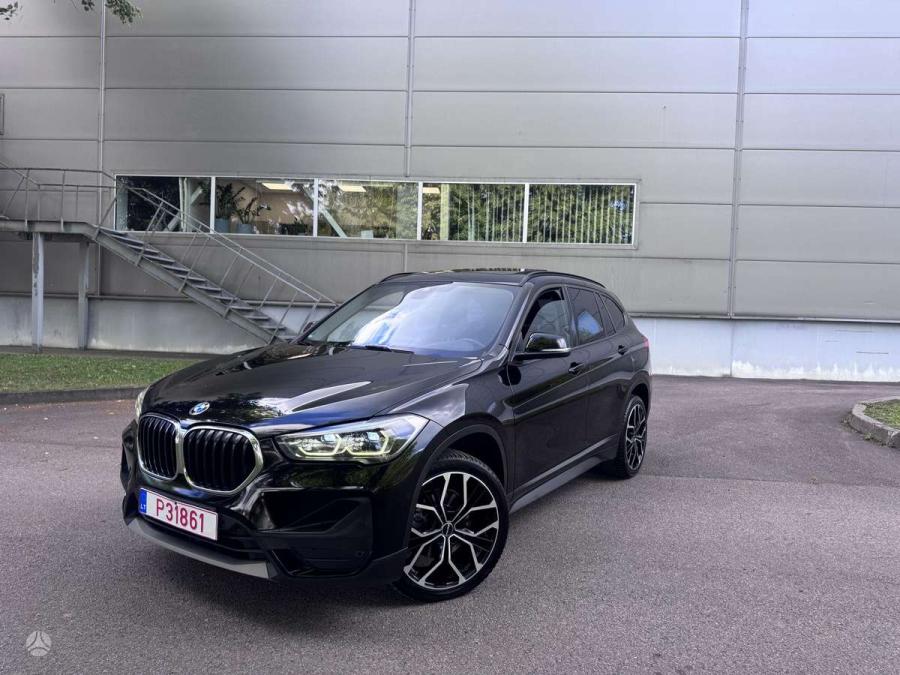 Black BMW X1 2021 in Alytus, with an engine capacity of 2.00 L and mileage of 339 thousand km for 13350 €, photo 5 on AUTOMOTO.COM.LV