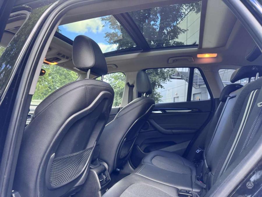 Black BMW X1 2021 in Alytus, with an engine capacity of 2.00 L and mileage of 339 thousand km for 13350 €, photo 22 on AUTOMOTO.COM.LV