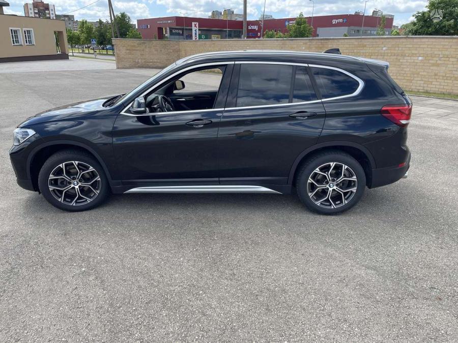 Black BMW X1 2021 in Mazeikiai, with an engine capacity of 1.50 L and mileage of 61 thousand km for 19800 €, photo 3 on AUTOMOTO.COM.LV