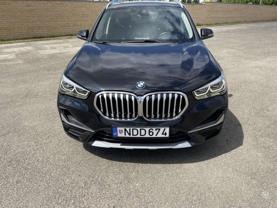 Black BMW X1 2021 in Mazeikiai, with an engine capacity of 1.50 L and mileage of 61 thousand km for 19800 €, photo 4 on AUTOMOTO.COM.LV