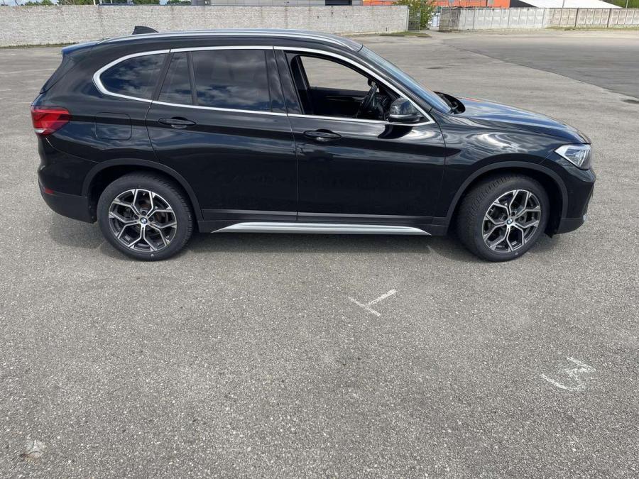 Black BMW X1 2021 in Mazeikiai, with an engine capacity of 1.50 L and mileage of 61 thousand km for 19800 €, photo 5 on AUTOMOTO.COM.LV