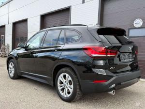 Black BMW X1 2021 in Utena, with an engine capacity of 1.50 L and mileage of 88 thousand km for 19800 €, photo 5 on AUTOMOTO.COM.LV