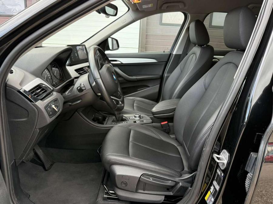 Black BMW X1 2021 in Utena, with an engine capacity of 1.50 L and mileage of 88 thousand km for 19800 €, photo 13 on AUTOMOTO.COM.LV