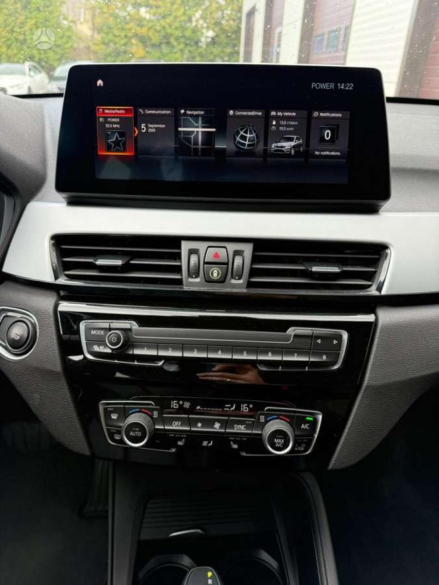 Black BMW X1 2021 in Utena, with an engine capacity of 1.50 L and mileage of 88 thousand km for 19800 €, photo 20 on AUTOMOTO.COM.LV