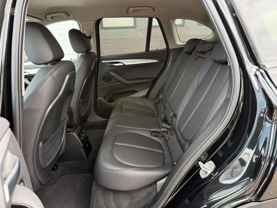 Black BMW X1 2021 in Utena, with an engine capacity of 1.50 L and mileage of 88 thousand km for 19800 €, photo 24 on AUTOMOTO.COM.LV