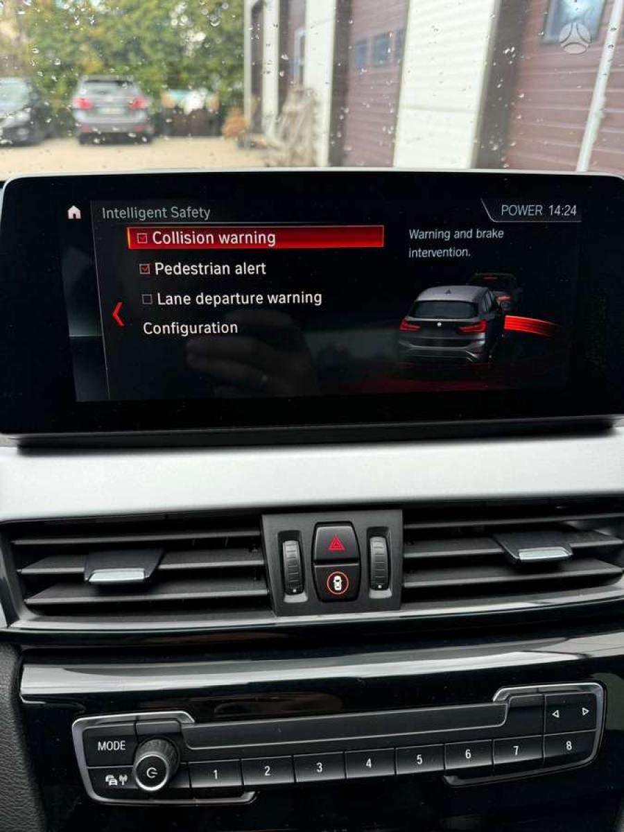 Black BMW X1 2021 in Utena, with an engine capacity of 1.50 L and mileage of 88 thousand km for 19800 €, photo 29 on AUTOMOTO.COM.LV