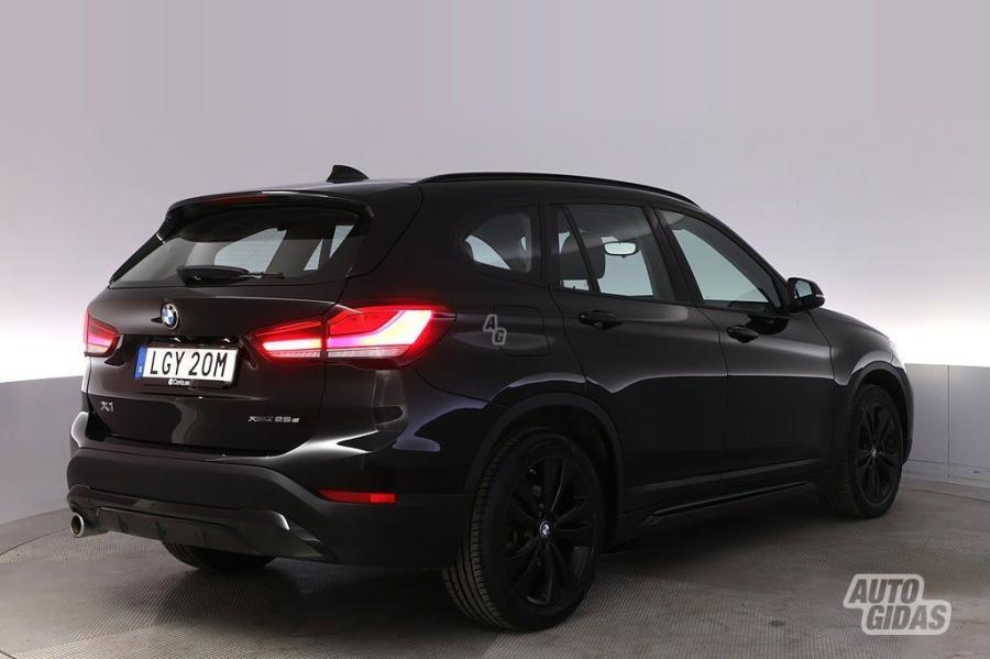 Melns BMW X1 2022 Kauņa, ar dzinēja tilpumu 0.00 L un nobraukumu 93 tūkst. km par 30977 €, foto 5 vietnē AUTOMOTO.COM.LV