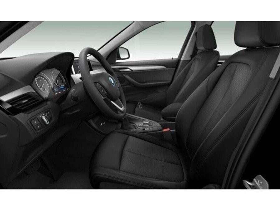 Black BMW X1 2022 in Kaunas, with an engine capacity of 1.50 L and mileage of 51 thousand km for 28956 €, photo 3 on AUTOMOTO.COM.LV