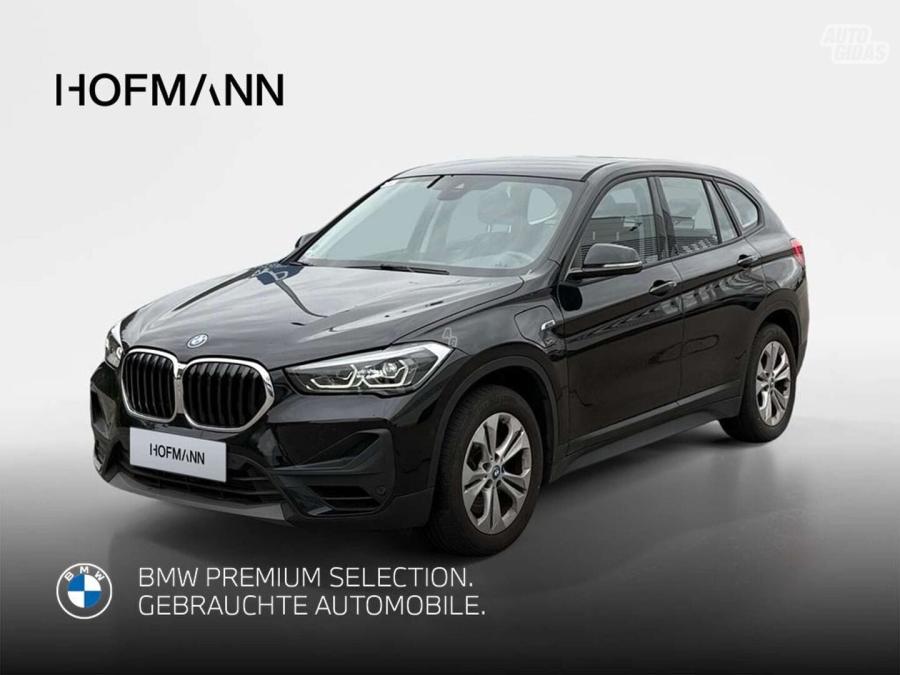 Black BMW X1 2022 in Kaunas, with an engine capacity of 1.50 L and mileage of 51 thousand km for 28875 €, photo 1 on AUTOMOTO.COM.LV