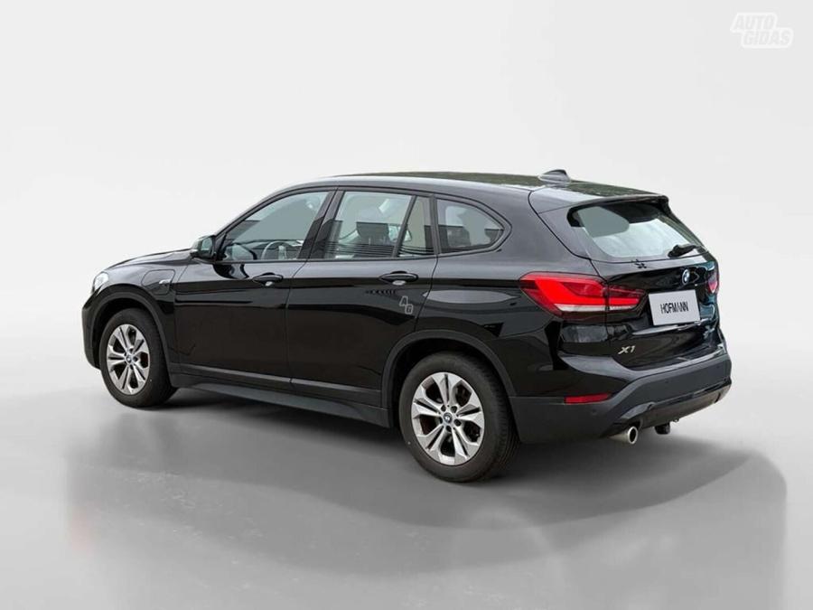 Black BMW X1 2022 in Kaunas, with an engine capacity of 1.50 L and mileage of 51 thousand km for 28875 €, photo 5 on AUTOMOTO.COM.LV