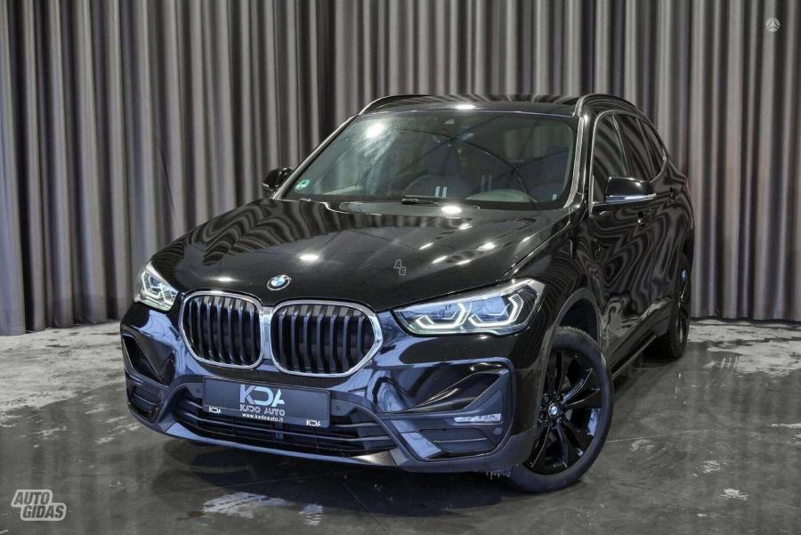 Black BMW X1 2022 in Marijampole, with an engine capacity of 2.00 L and mileage of 221 thousand km for 15950 €, photo 4 on AUTOMOTO.COM.LV
