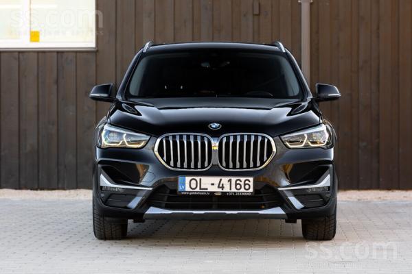 Black BMW X1 2022 in Jelgava, with an engine capacity of 2.00 L and mileage of 175 thousand km for 19500 €, photo 3 on AUTOMOTO.COM.LV