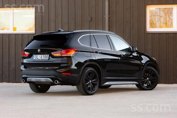 Black BMW X1 2022 in Jelgava, with an engine capacity of 2.00 L and mileage of 175 thousand km for 19500 €, photo 5 on AUTOMOTO.COM.LV