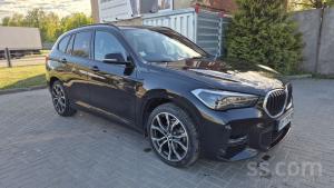 Black BMW X1 2022 in Liepaja, with an engine capacity of 2.00 L and mileage of 216 thousand km for 19990 €, photo 4 on AUTOMOTO.COM.LV