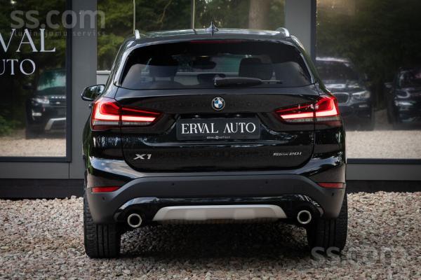 Black BMW X1 2022 in Jelgava, with an engine capacity of 2.00 L and mileage of 206 thousand km for 19500 €, photo 5 on AUTOMOTO.COM.LV