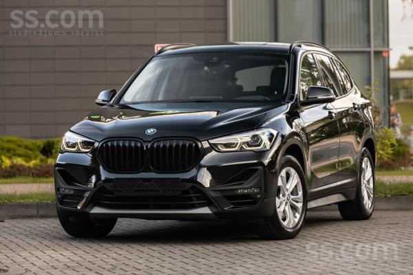 Black BMW X1 2022 in Jelgava, with an engine capacity of 1.50 L and mileage of 181 thousand km for 18900 €, photo 1 on AUTOMOTO.COM.LV