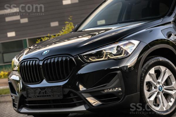 Black BMW X1 2022 in Jelgava, with an engine capacity of 1.50 L and mileage of 181 thousand km for 18900 €, photo 3 on AUTOMOTO.COM.LV