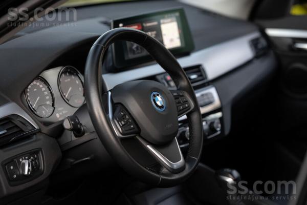 Black BMW X1 2022 in Jelgava, with an engine capacity of 1.50 L and mileage of 181 thousand km for 18900 €, photo 9 on AUTOMOTO.COM.LV
