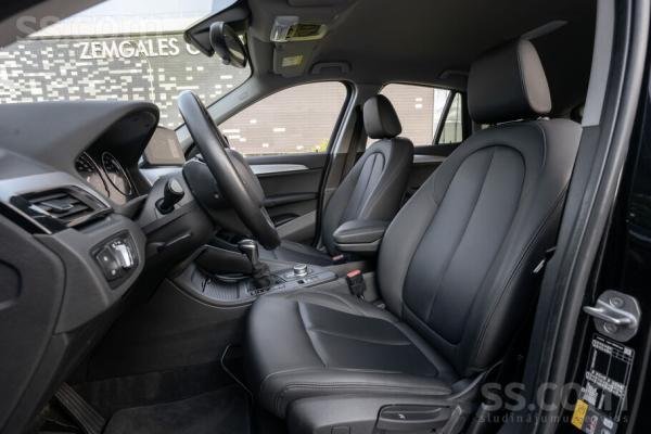 Black BMW X1 2022 in Jelgava, with an engine capacity of 1.50 L and mileage of 181 thousand km for 18900 €, photo 10 on AUTOMOTO.COM.LV