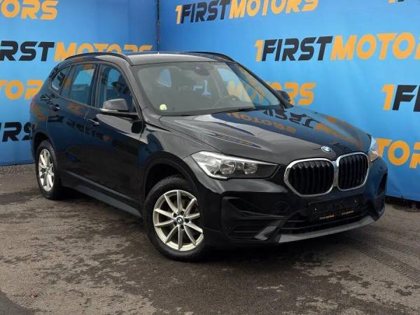 Black BMW X1 2022 in Riga, with an engine capacity of 2.00 L and mileage of 200 thousand km for 14950 €, photo 5 on AUTOMOTO.COM.LV