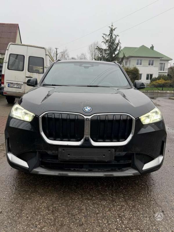 Melns BMW X1 2023 Kauņa, ar dzinēja tilpumu 1.50 L un nobraukumu 30 tūkst. km par 22869 €, foto 2 vietnē AUTOMOTO.COM.LV