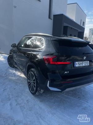 Black BMW X1 2023 in Ukmerge, with an engine capacity of 2.00 L and mileage of 44 thousand km for 31900 €, photo 4 on AUTOMOTO.COM.LV