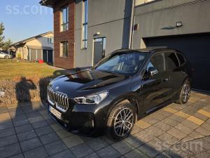 Black BMW X1 2023 in Riga, with an engine capacity of 1.50 L and mileage of 20 thousand km for 36500 €, photo  on AUTOMOTO.COM.LV