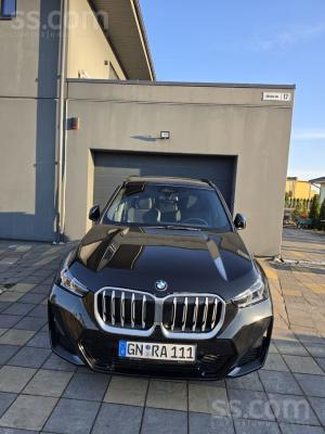 Black BMW X1 2023 in Riga, with an engine capacity of 1.50 L and mileage of 20 thousand km for 36500 €, photo 6 on AUTOMOTO.COM.LV